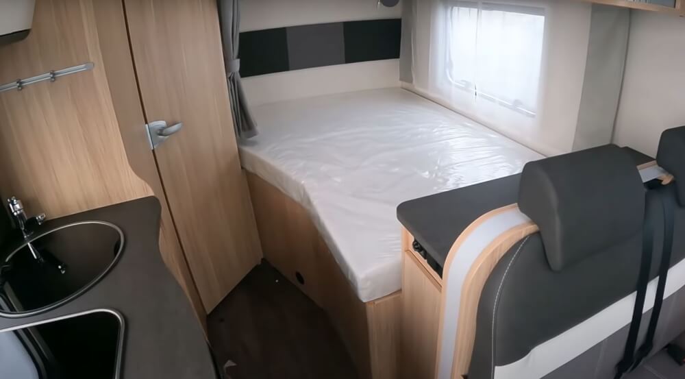 Sunlight T 58 » Kurzer Teilintegrierter mit toller Raumnutzung aus dem ...