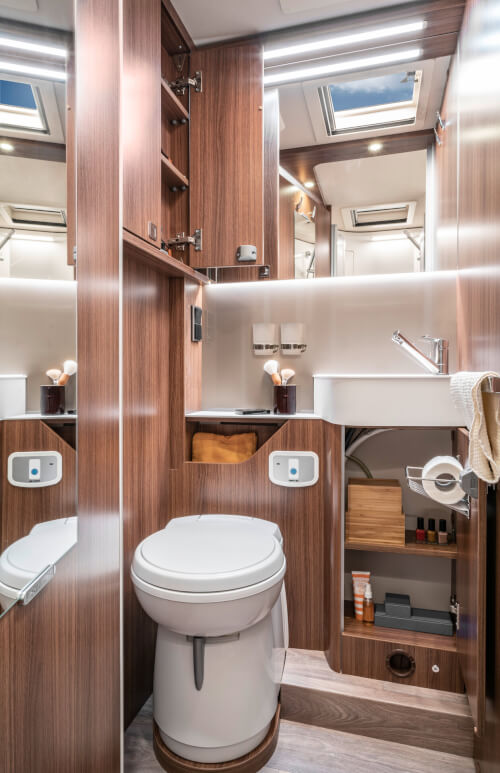 Hymer B-Klasse ModernComfort I 600: Integriertes Wohnmobil mit viel ...